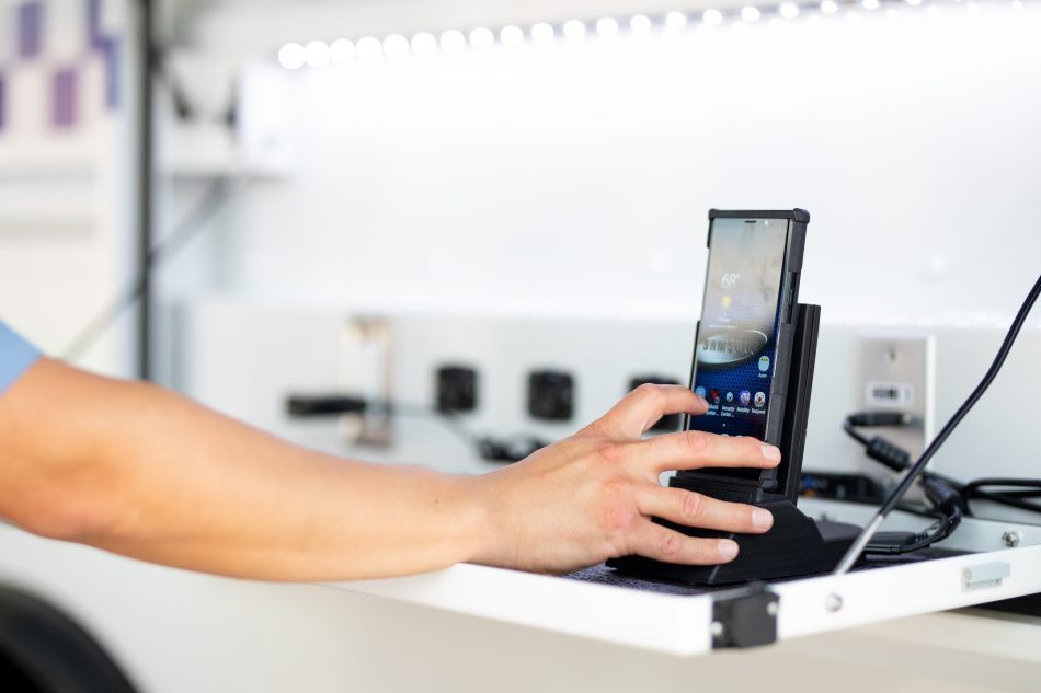 Chicago Police Department Piloting Samsung DeX in Vehicle