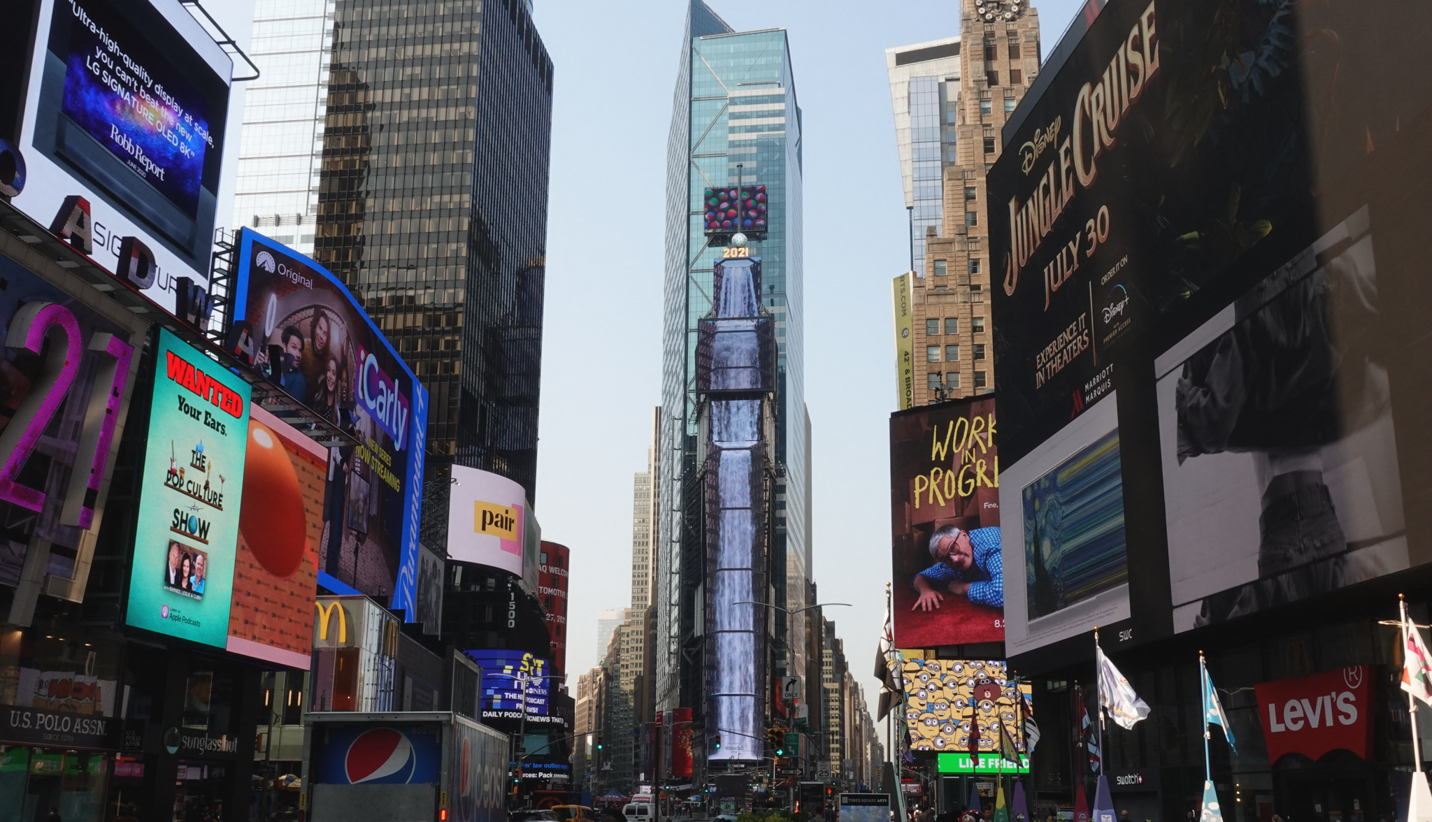 Serenity in the City that Never Sleeps: Samsung Smart LED Signage ...