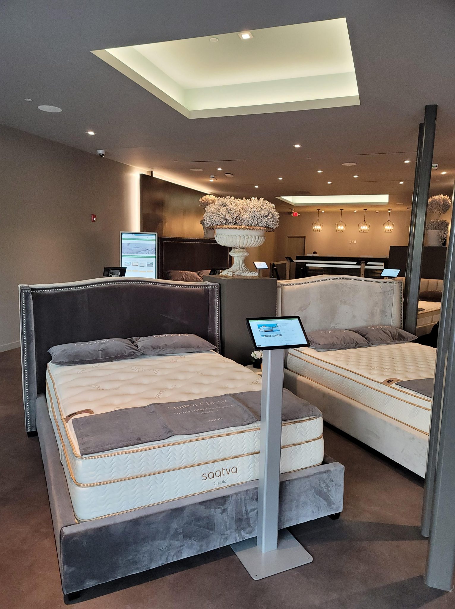 Samsung Display technology powers Saatva’s Modern Retail Experience in ...