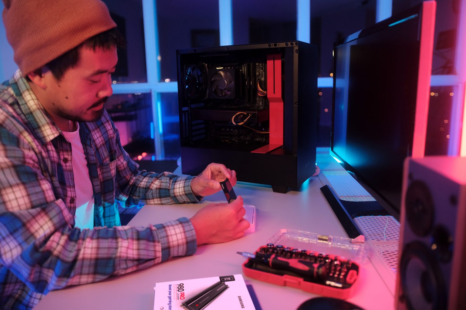 Samsung 990 PRO Series SSDs Will Be Available for Pre-Order on November 1st