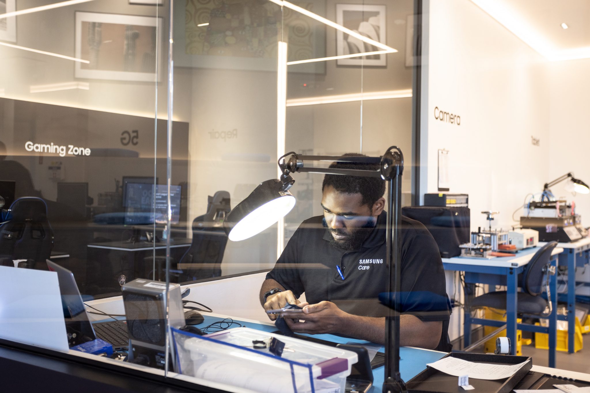 An Inside Look into Your Mobile Device Repair Journey with Samsung Care