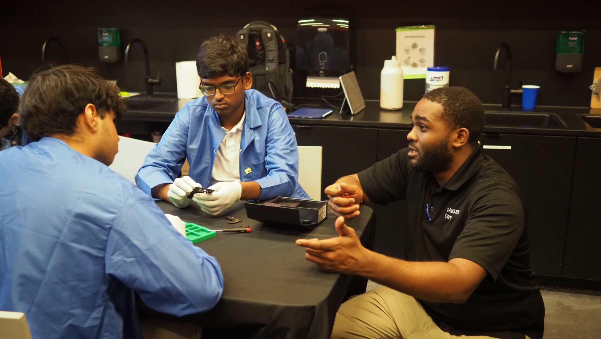 Samsung Empowers Aspiring Technicians in Texas