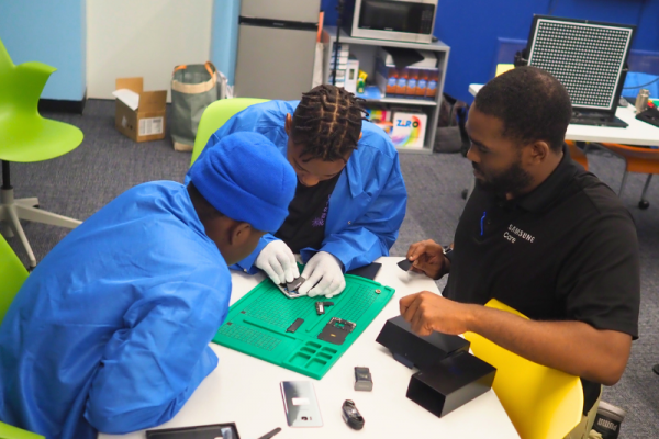 Samsung Empowers Aspiring Technicians in Texas