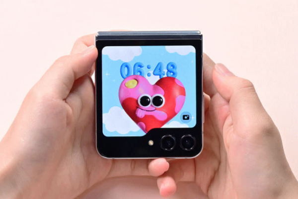 Flexing New Possibilities: How To Make the Most of Your Galaxy Z Flip5 With Flex Window