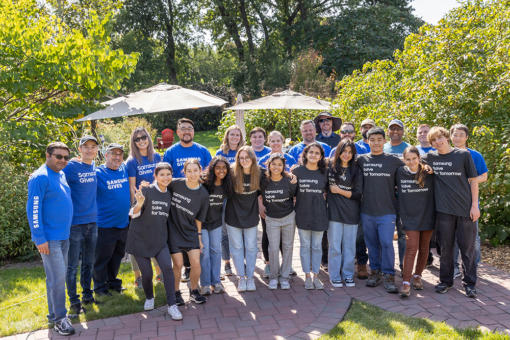 Samsung Day of Service: Employees Join Forces with City Green ...